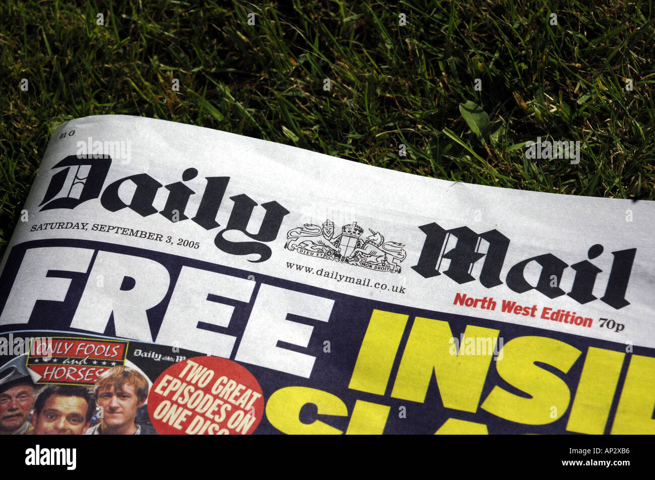 Daily Mail Newspaper Front Page Stock Photos & Daily Mail Newspaper ...
