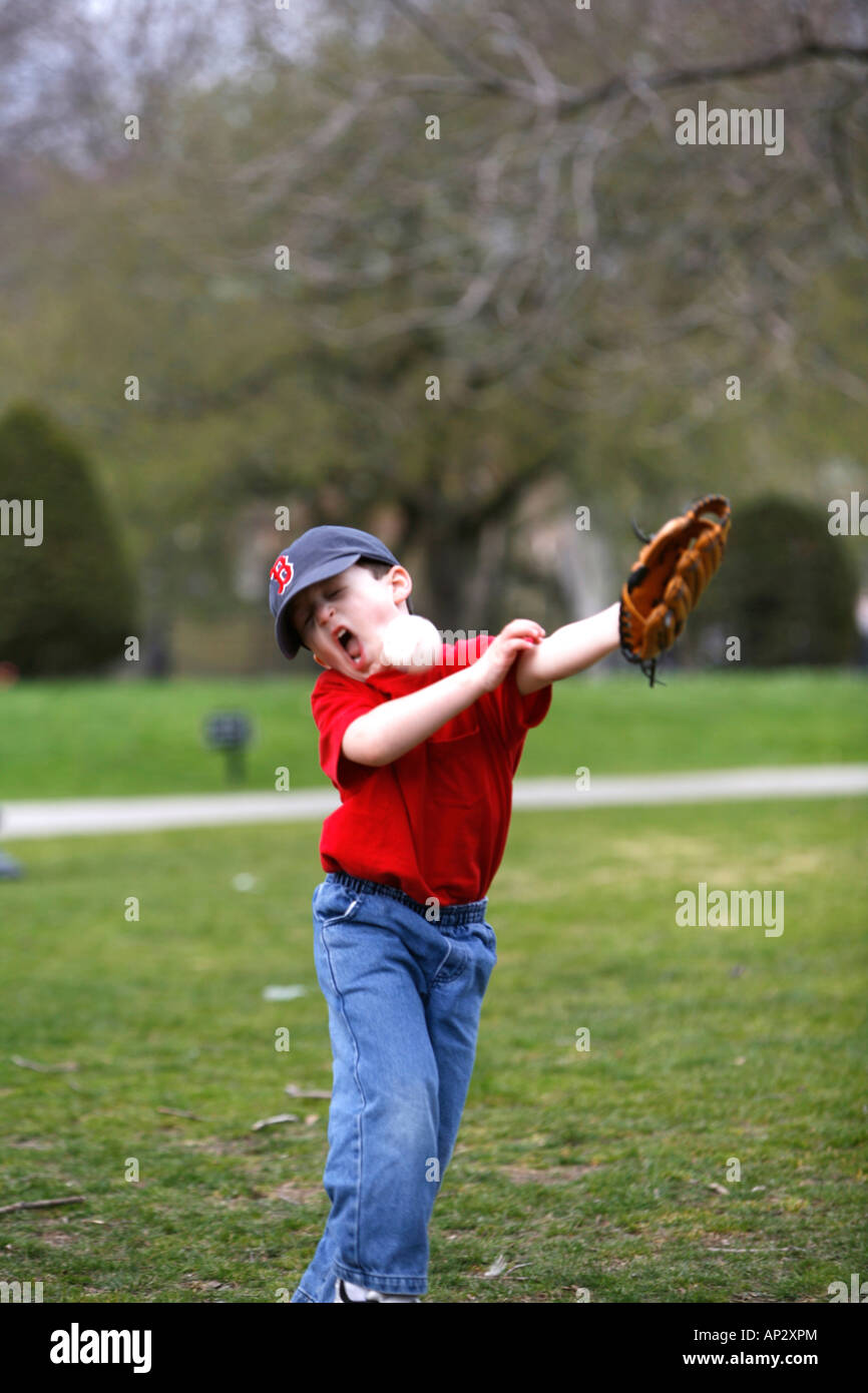 Boy catching ball baseball hi-res stock photography and images - Alamy