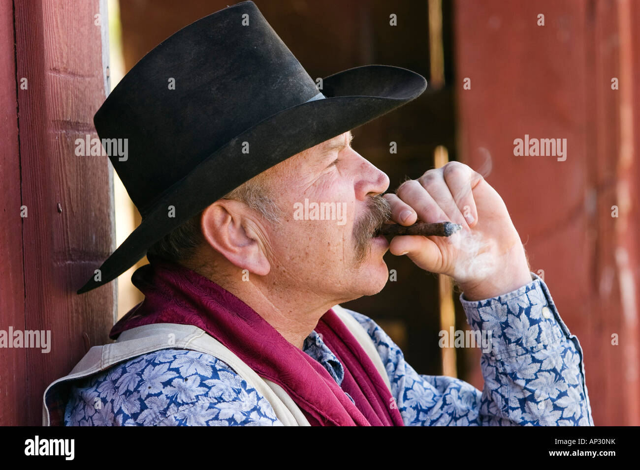 Cowboy smoking hi-res stock photography and images - Alamy