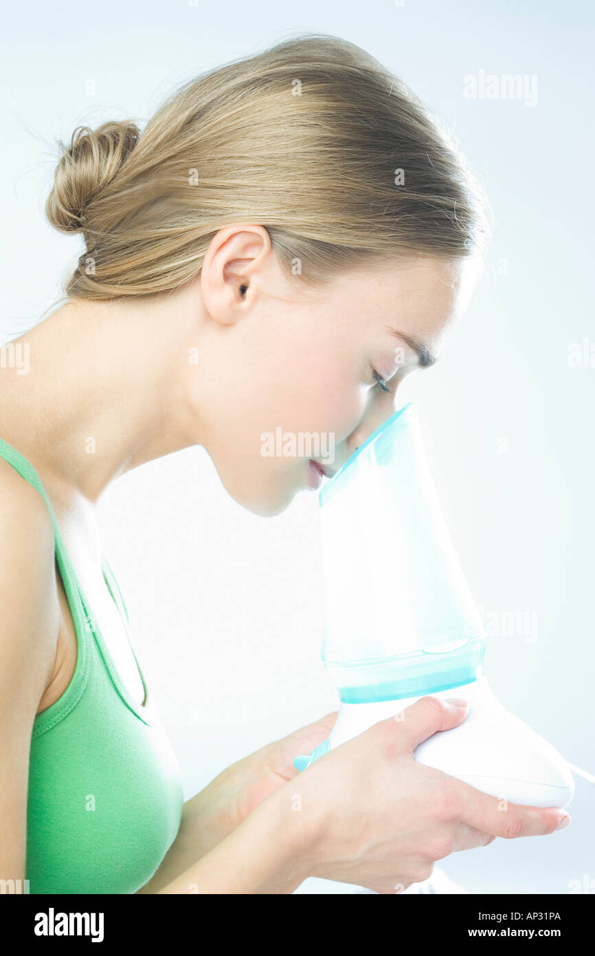 young woman using inhaler Stock Photo - Alamy