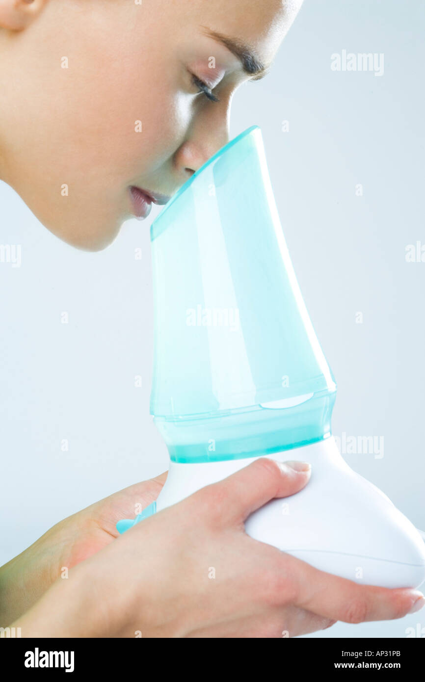 young woman using inhaler Stock Photo - Alamy