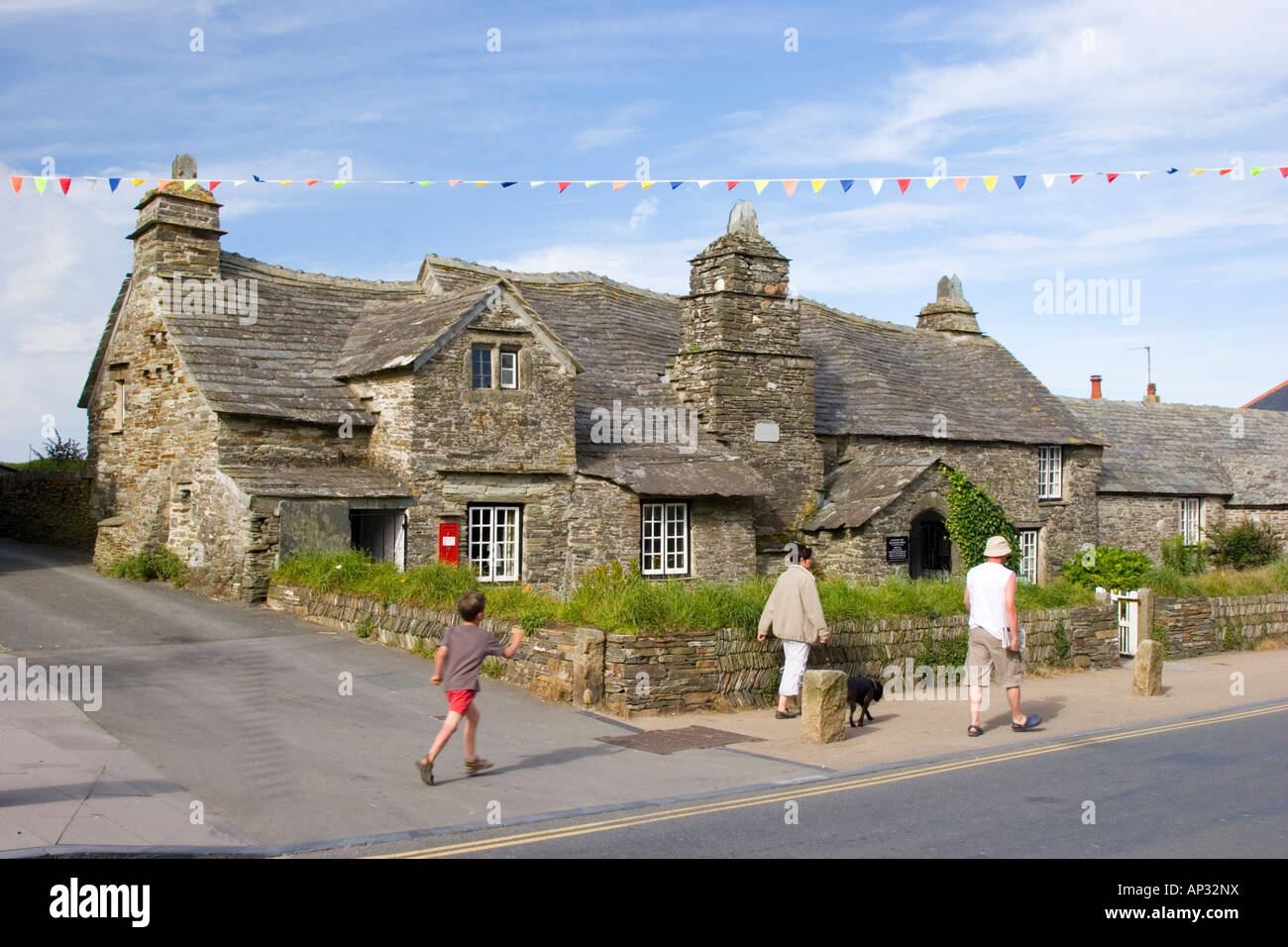 Old post office tintagel cornwall britain hi-res stock photography and ...