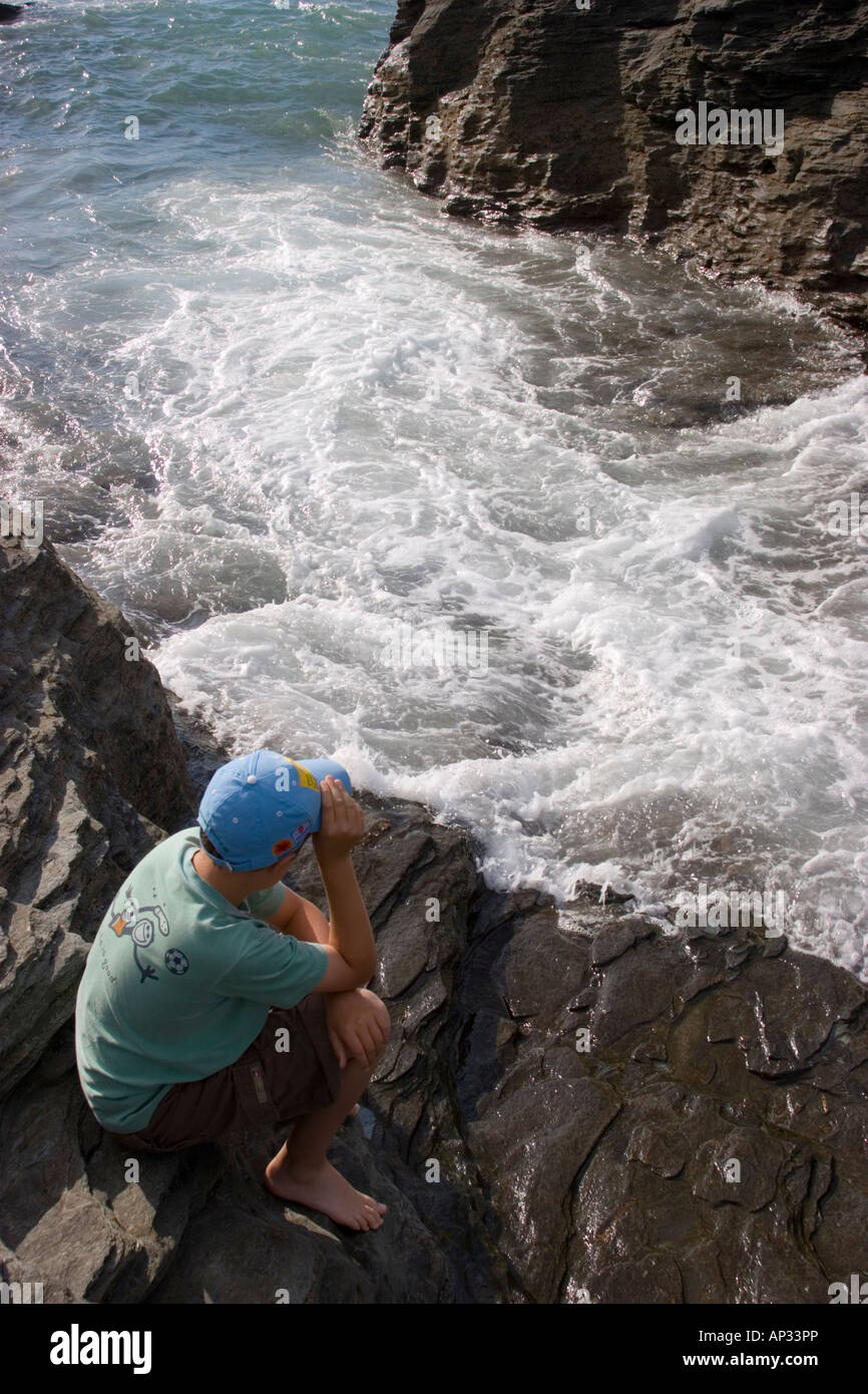 Watching the tide turn at Trebarwith Strand in north Cornwall Stock ...
