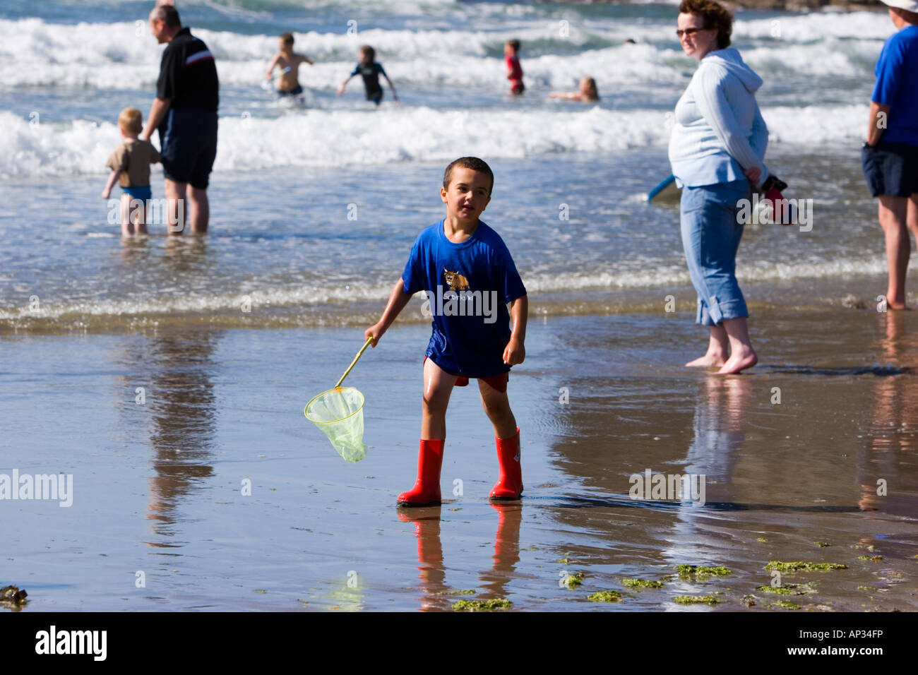 Cornwall rock pools fishing net hi-res stock photography and images - Alamy