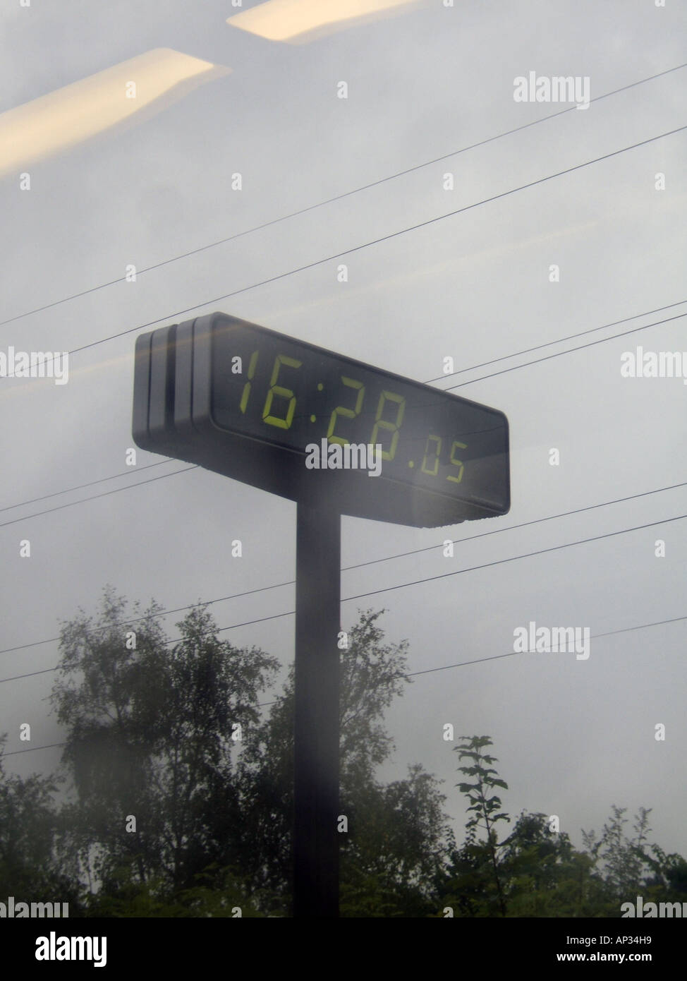 16.28 time clock on train station platfrom Stock Photo - Alamy