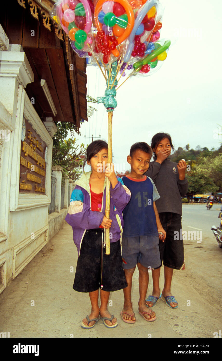 Child selling balloons hi-res stock photography and images - Alamy