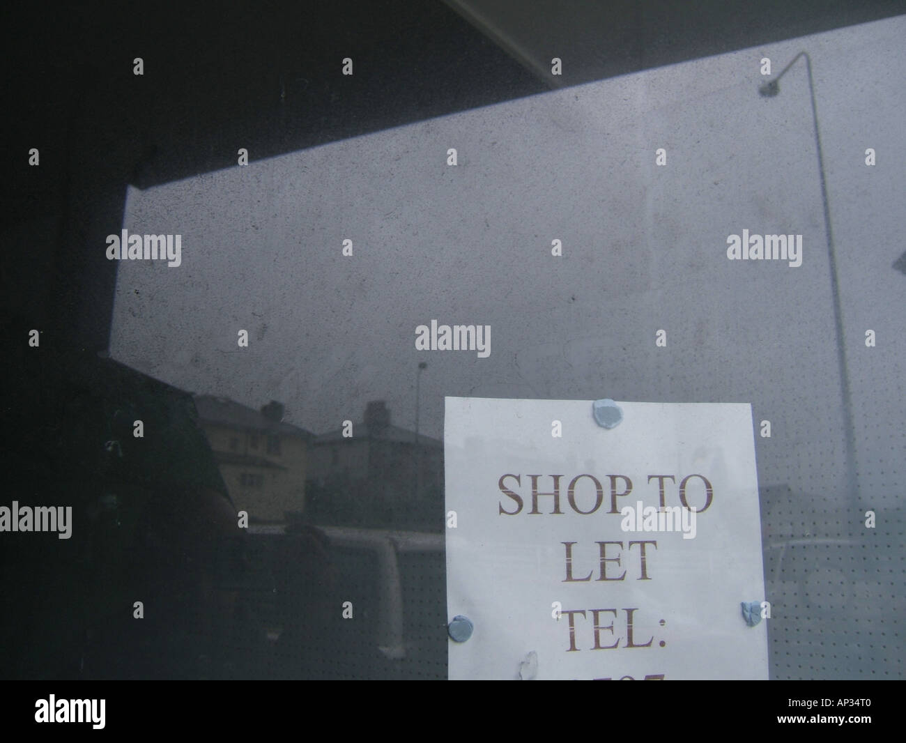 shop to let notice in property window on high street Stock Photo - Alamy