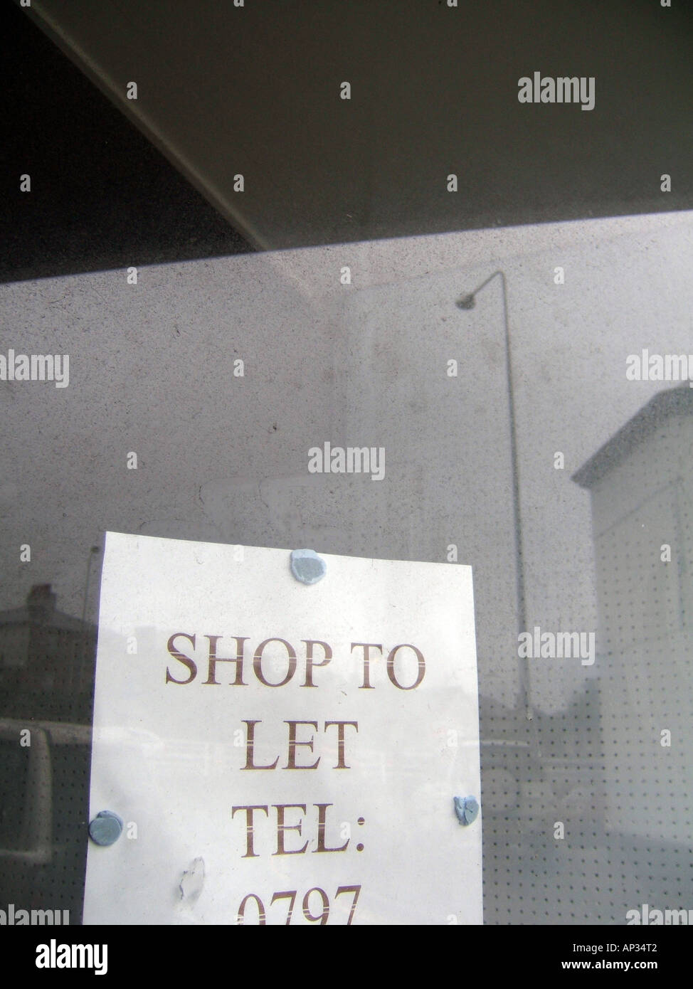 shop to let notice in property window on high street Stock Photo - Alamy