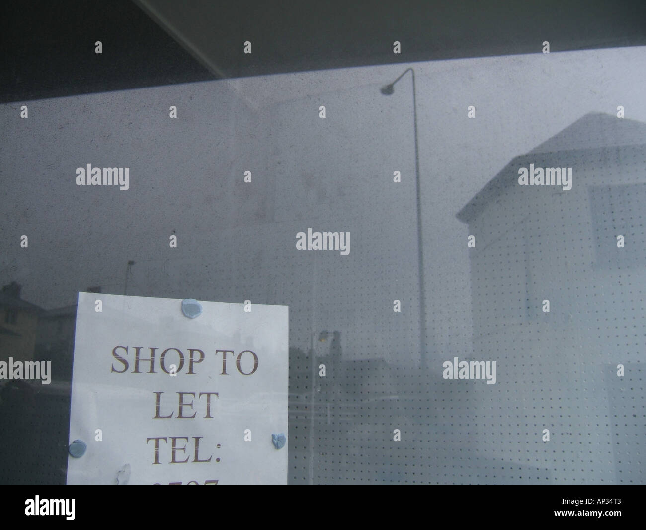 shop to let notice in property window on high street Stock Photo - Alamy