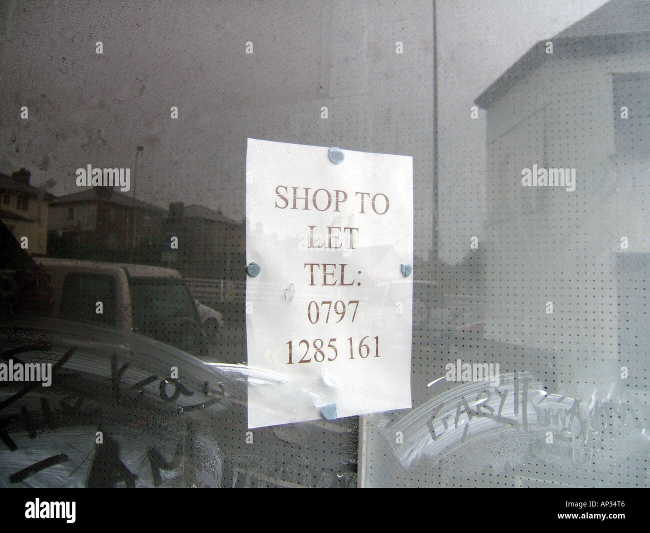 Business relocation notice in shop hi-res stock photography and images ...