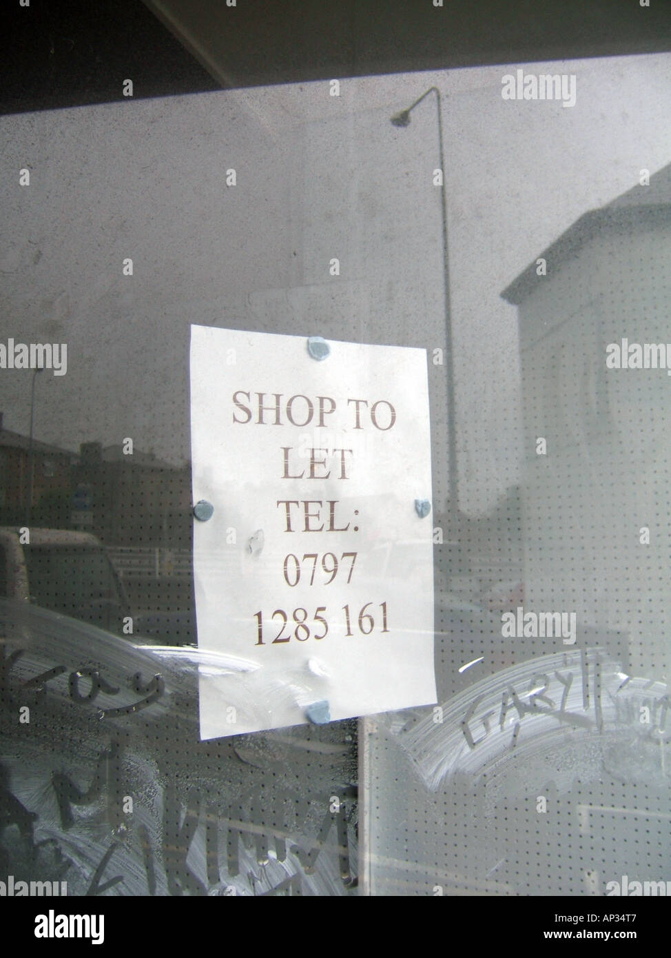 Business relocation notice in shop hi-res stock photography and images ...