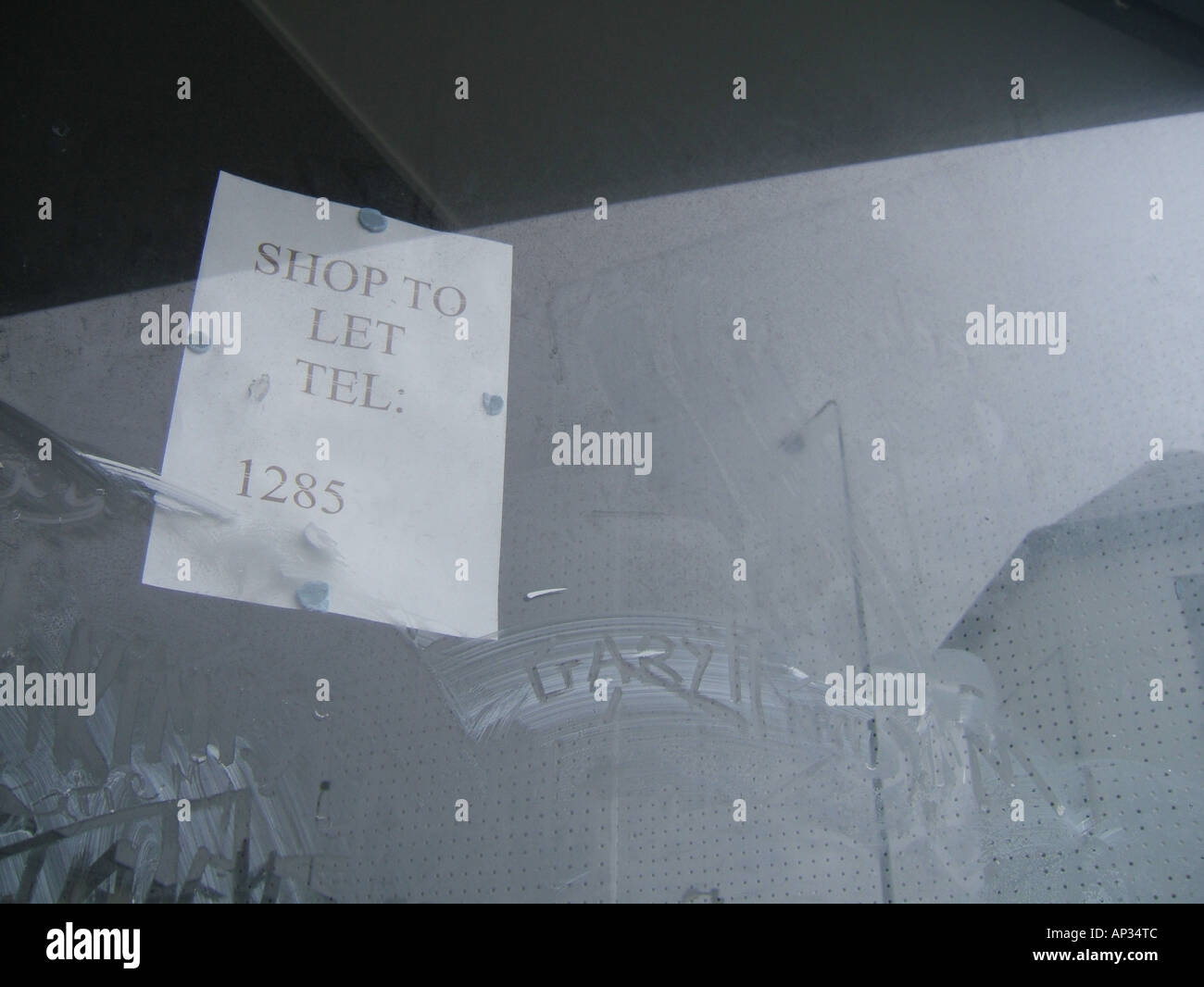 Business relocation notice in shop hi-res stock photography and images ...