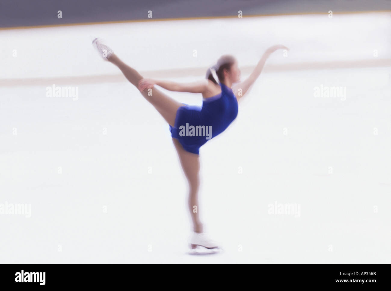 Figure skater spin hi-res stock photography and images - Alamy