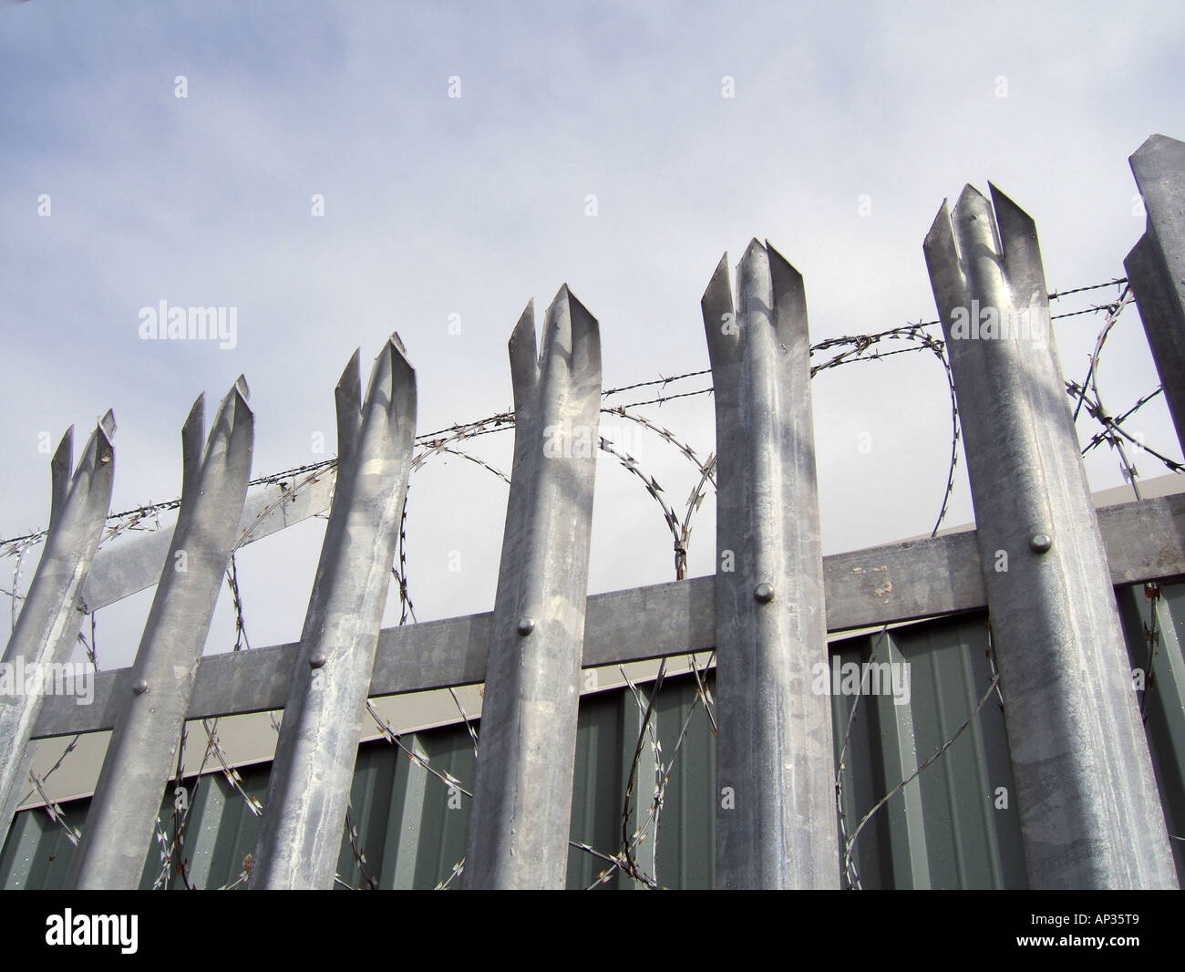 maximum security fence Stock Photo - Alamy