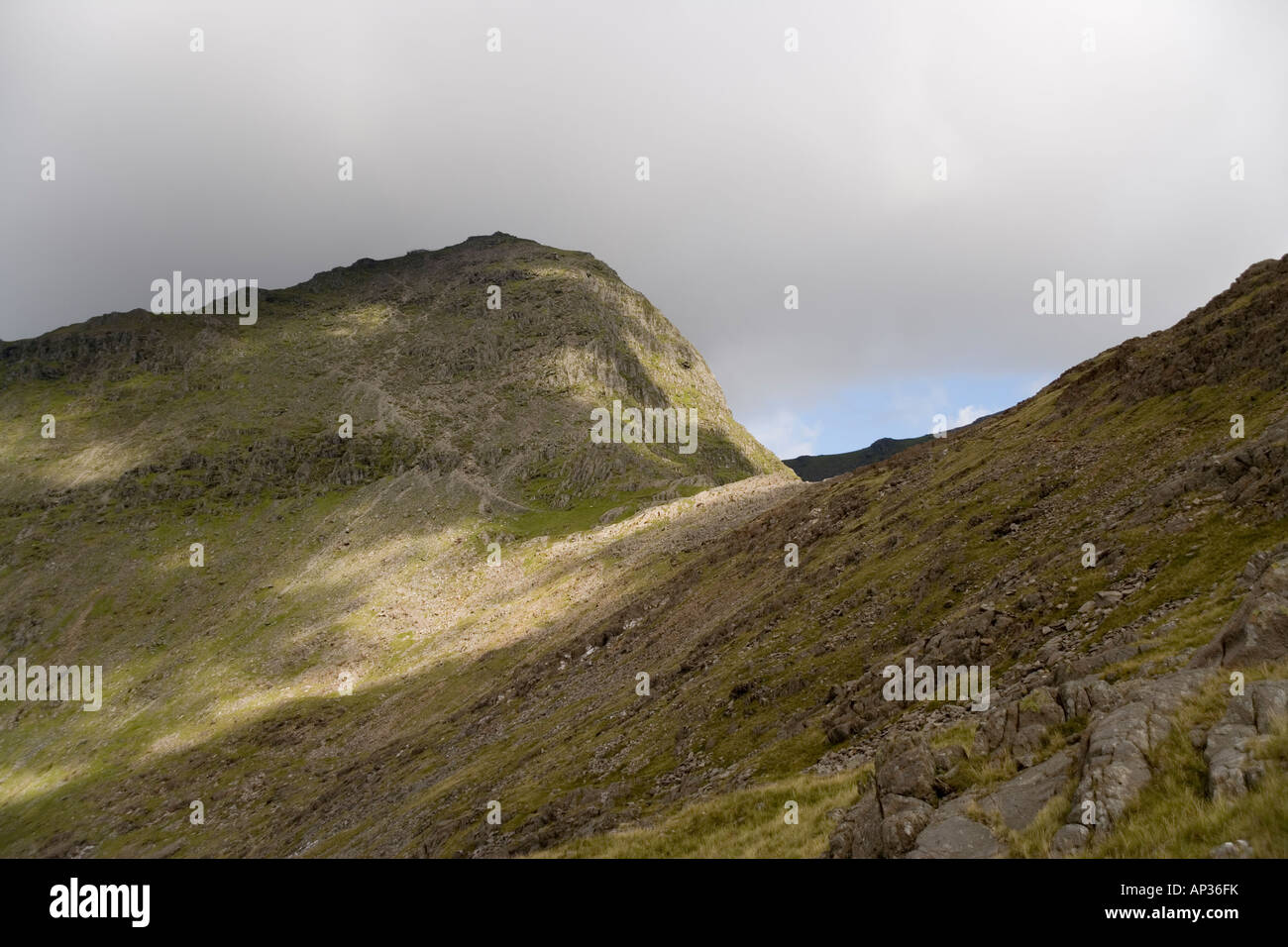 The Peak of Snowdon from the Watkin Path on the south ridge, Snowdonia ...