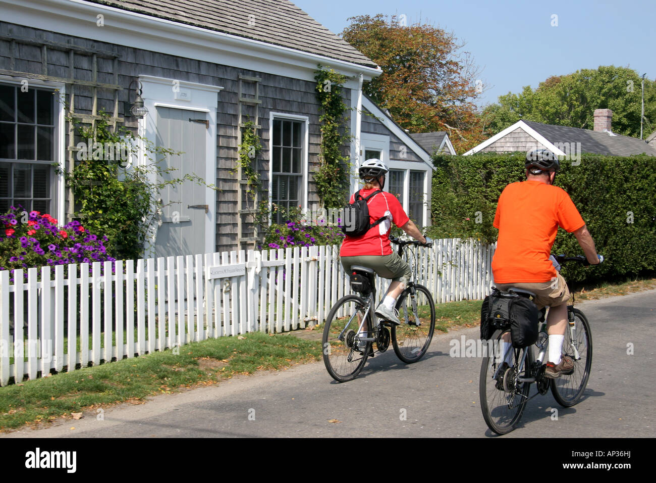 Couple vacation cape cod hi-res stock photography and images - Alamy