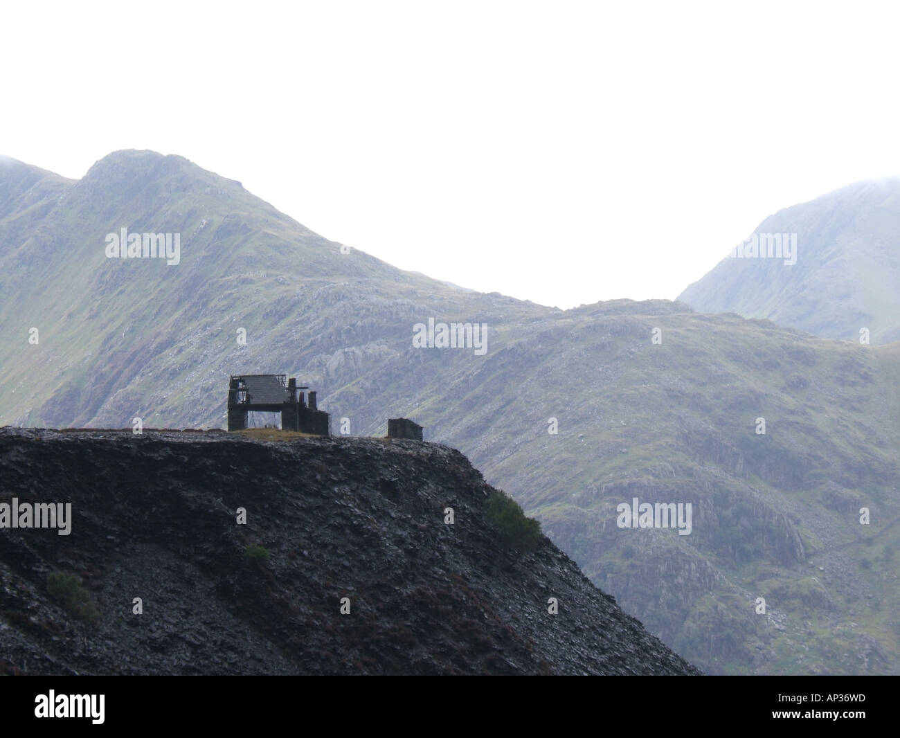disused dinorwic slate quarry and snowdon in wales Stock Photo - Alamy