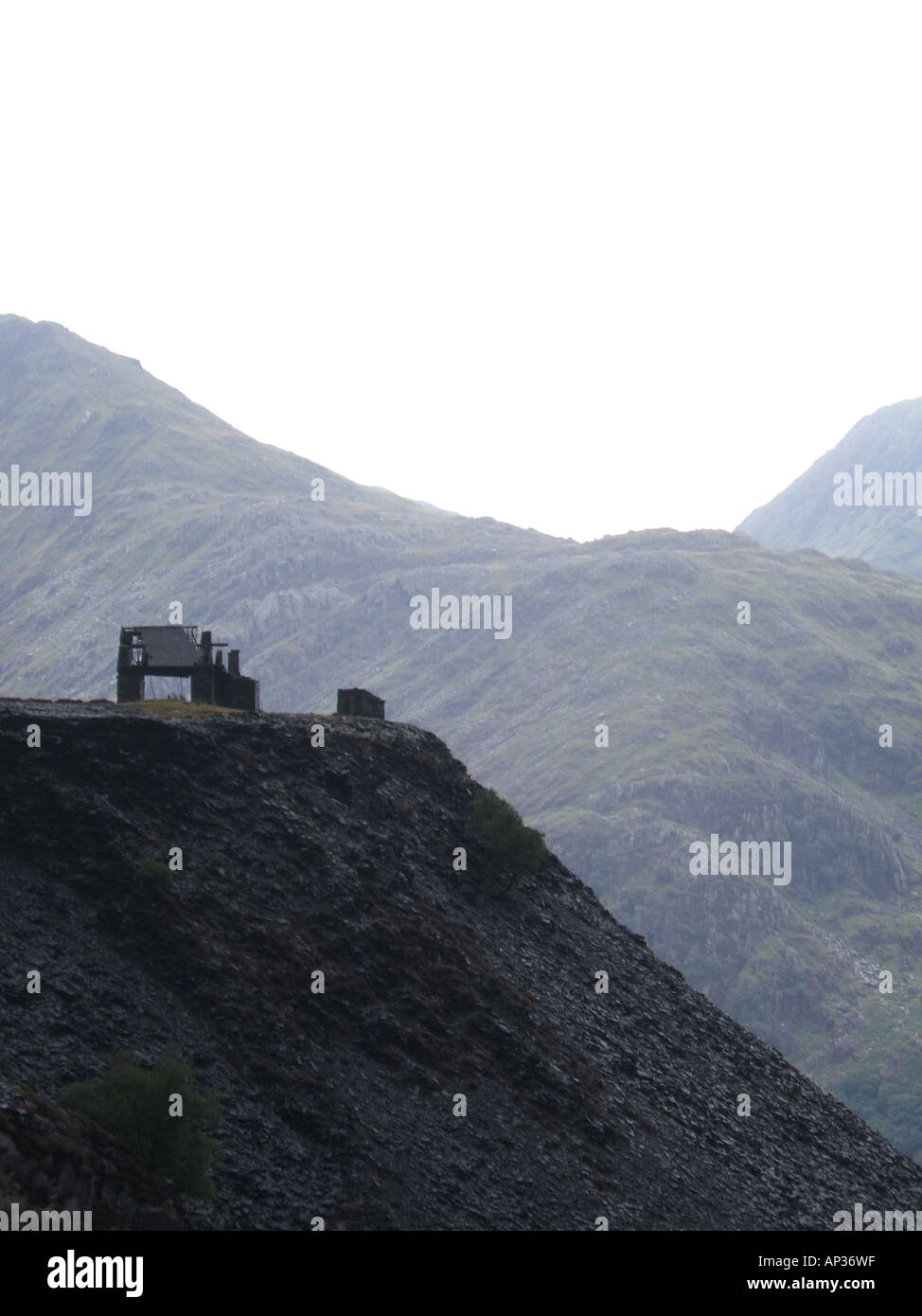 disused dinorwic slate quarry and snowdon in wales Stock Photo - Alamy