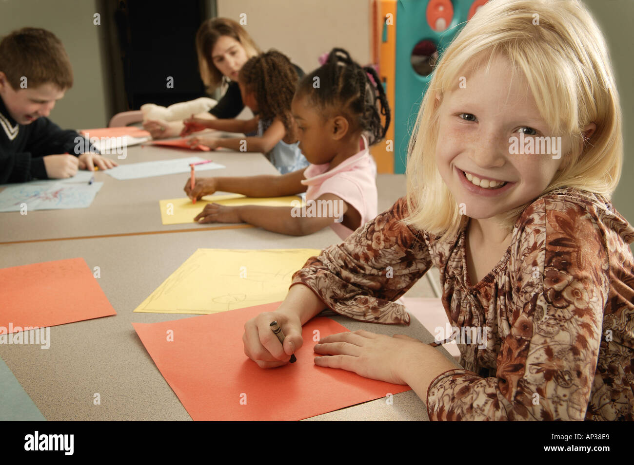 Girl colors a picture Stock Photo - Alamy
