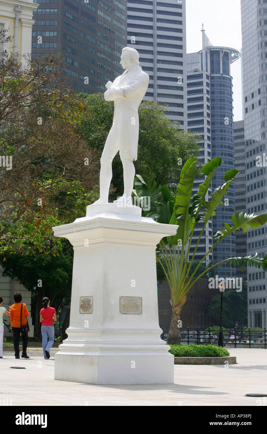 Sir Stamford Raffles Statue, Singapore Stock Photo - Alamy