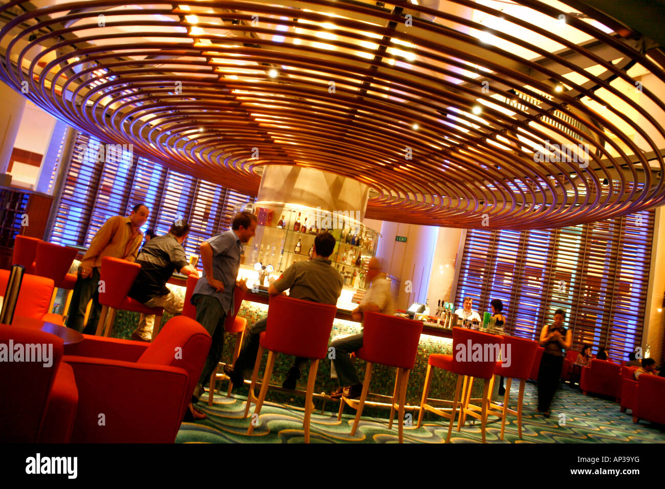The Atrium Bar, Pan Pacific Hotel, Singapore Stock Photo - Alamy