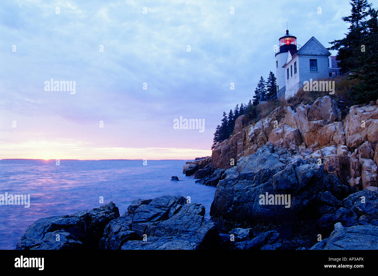 Night view harbour lighthouse hi-res stock photography and images - Alamy