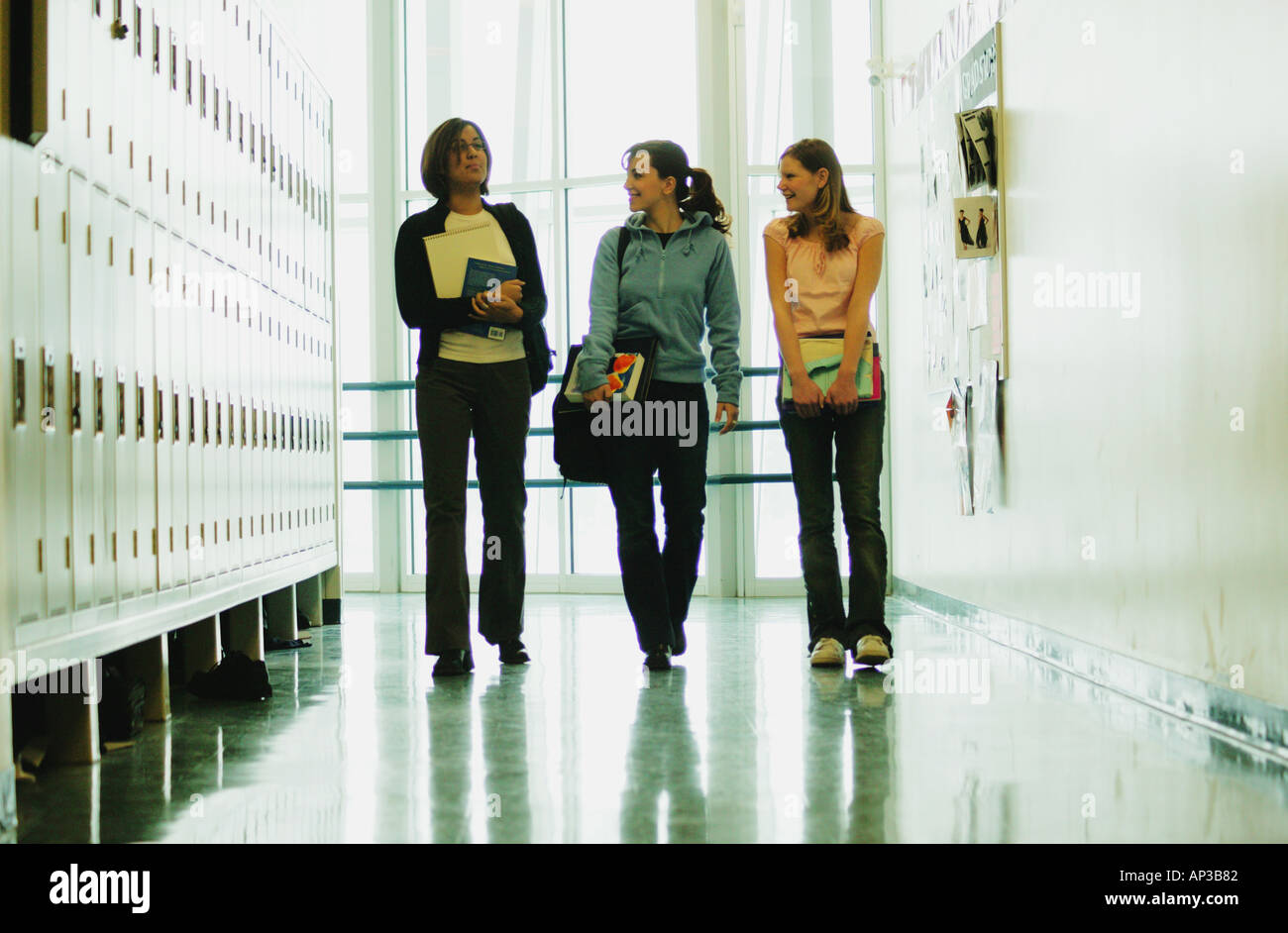 High school hallway walk hi-res stock photography and images - Alamy