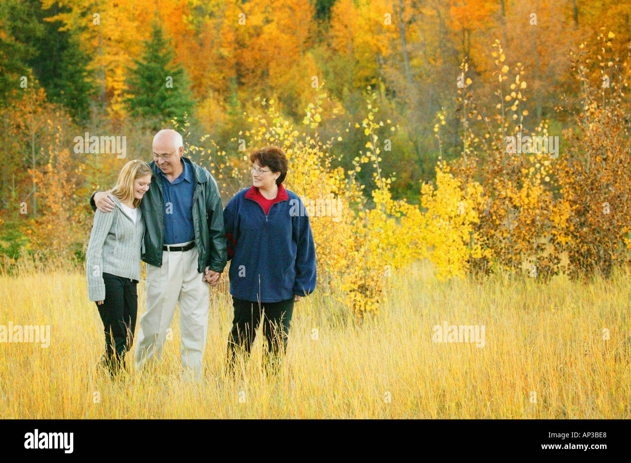 Family walk around field hi-res stock photography and images - Alamy