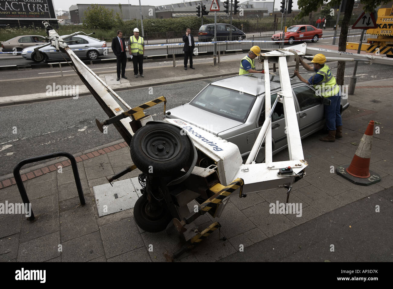 Accident emergency cherry picker hi-res stock photography and images ...