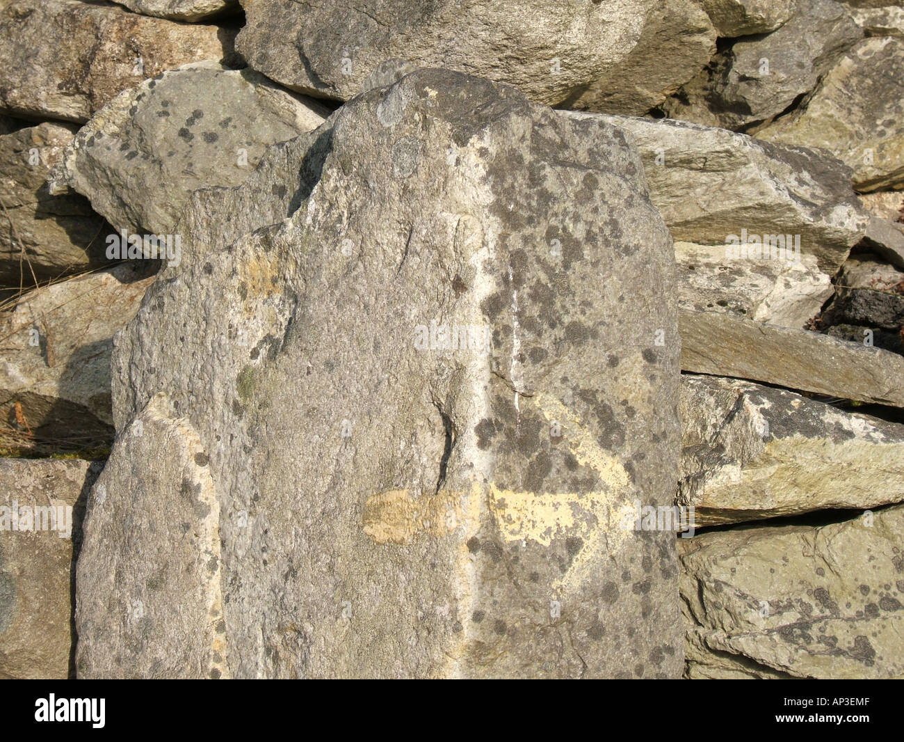 one arrow on dry stone wall in country Stock Photo - Alamy