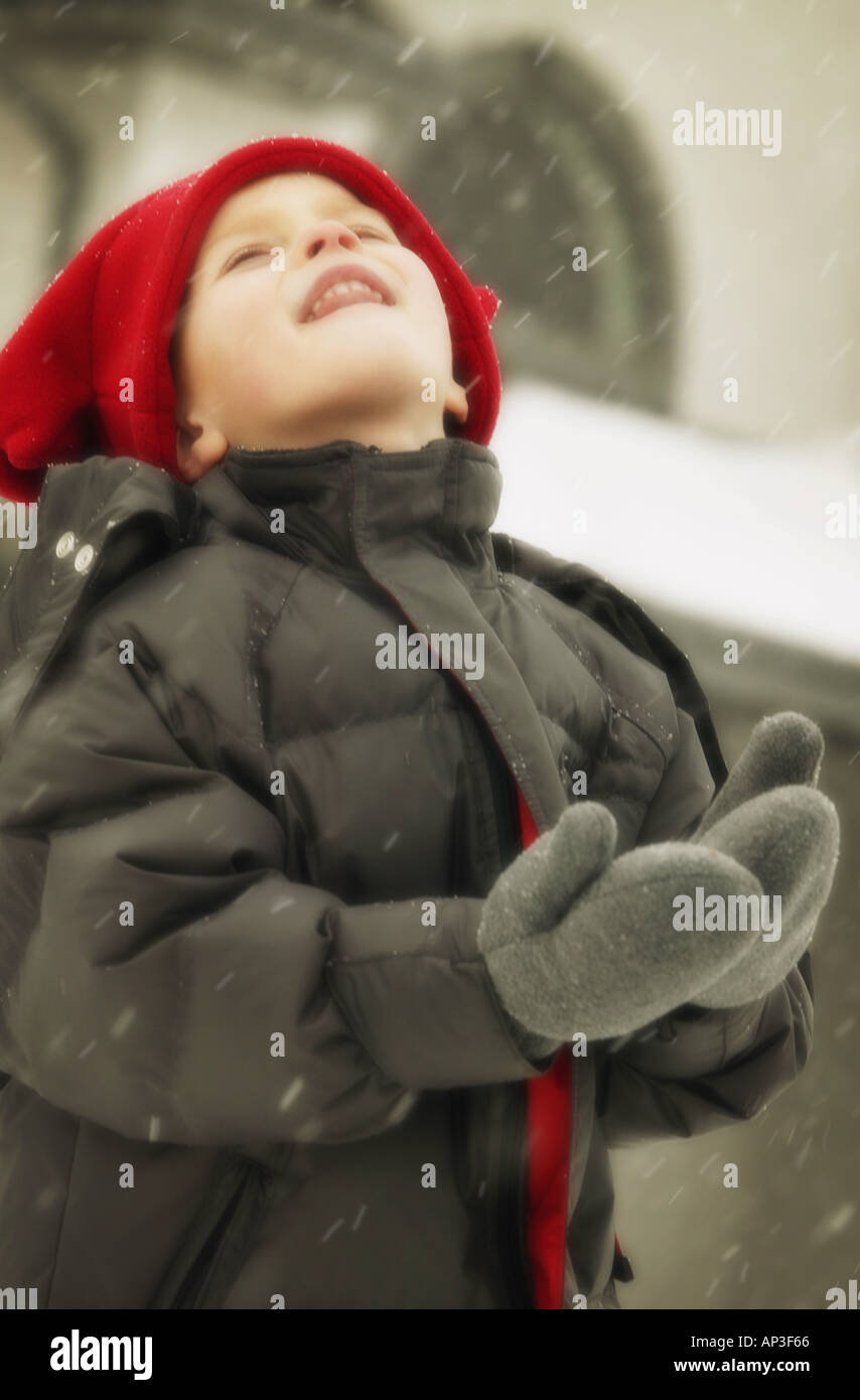 Child enjoys catching snowflakes Stock Photo - Alamy