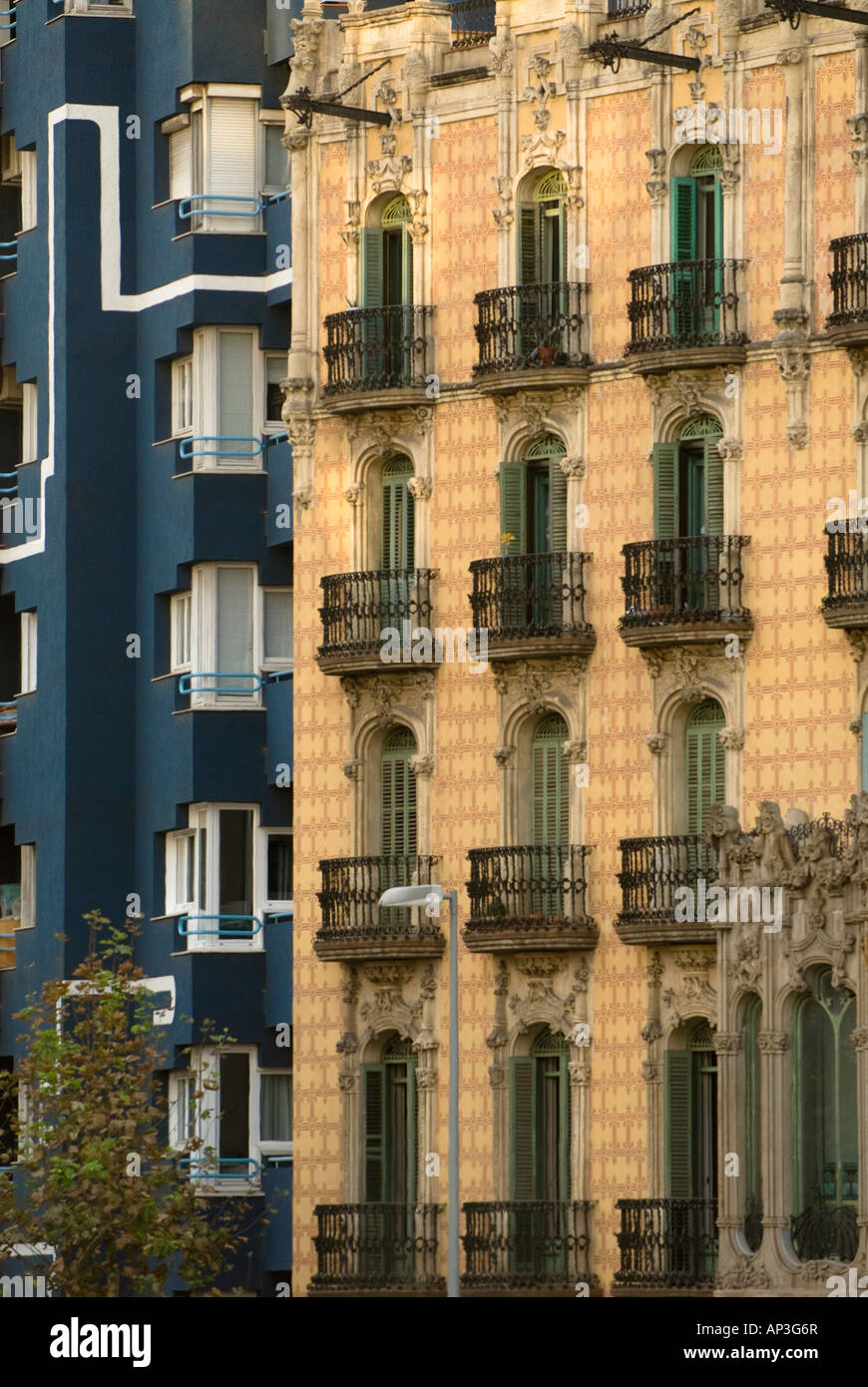 House facades, Travessera de Dalt, Barcelona, Spain Stock Photo - Alamy