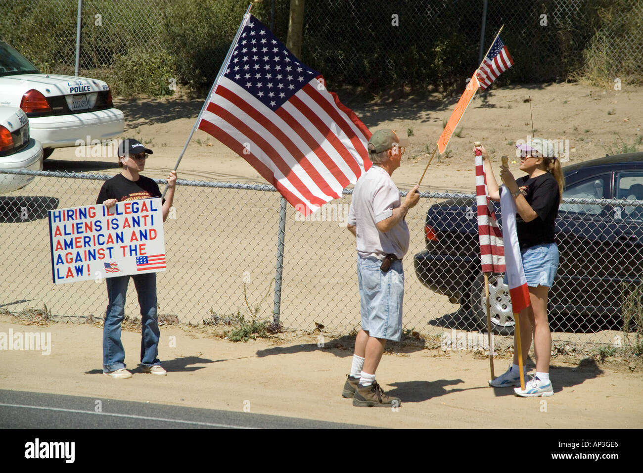 Counter demonstrators at a rally supporting Hispanic day laborers at a ...