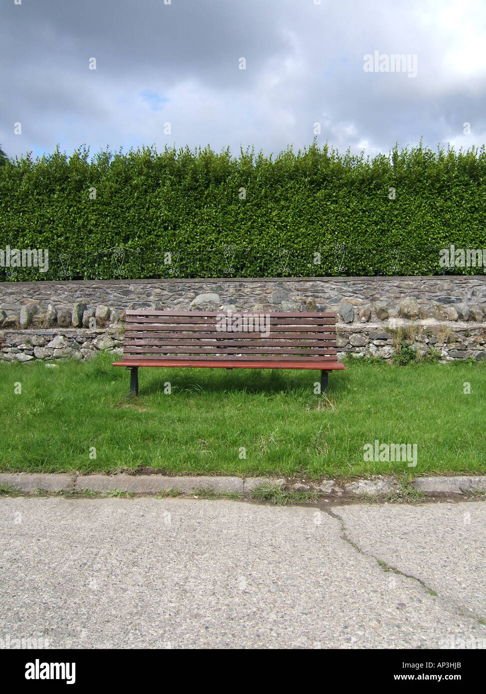road side wooden bench Stock Photo - Alamy