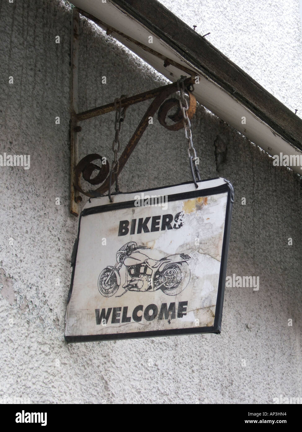 bikers welcome sign outside pub club Stock Photo - Alamy