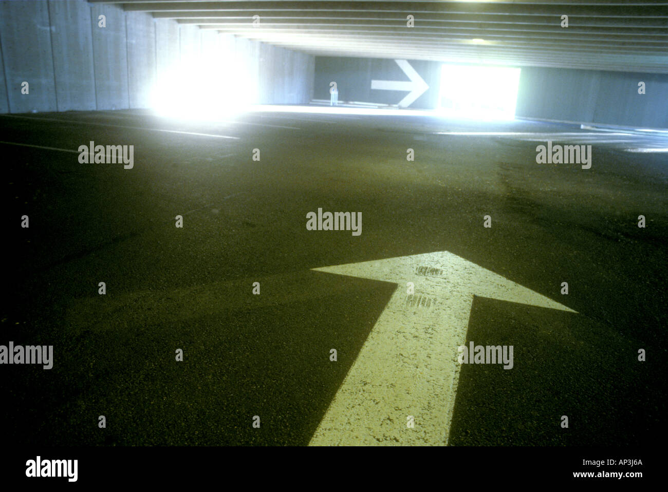 Directional arrow in parking garage on pavement Stock Photo - Alamy