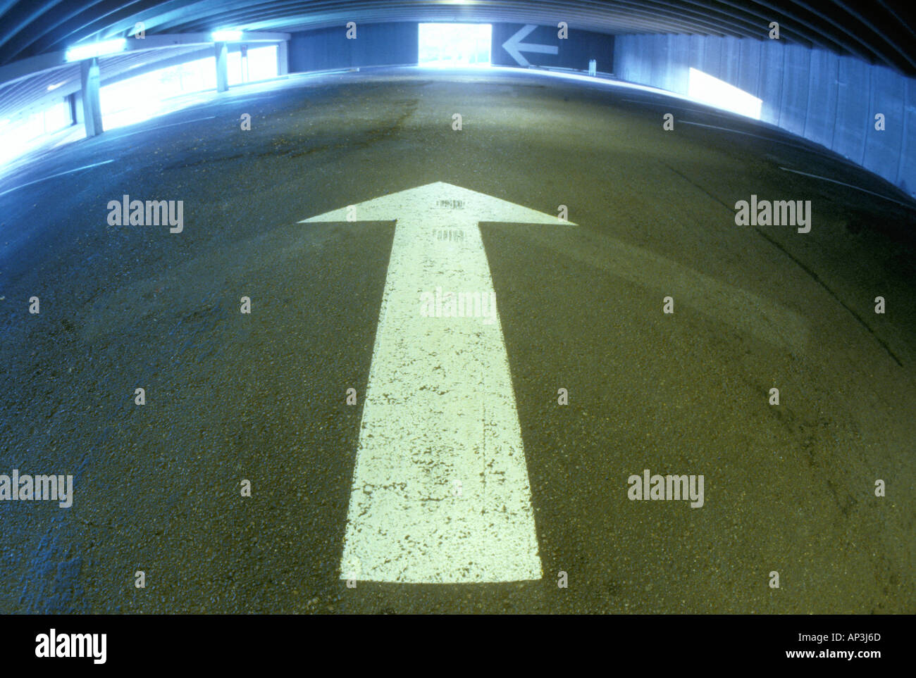 Directional arrow in parking garage on pavement Stock Photo - Alamy