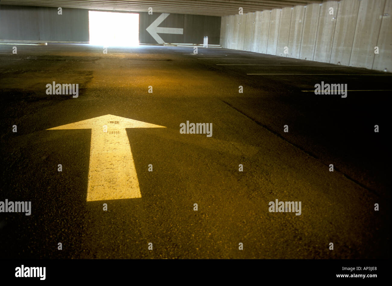 Directional arrow in parking garage on pavement Stock Photo - Alamy