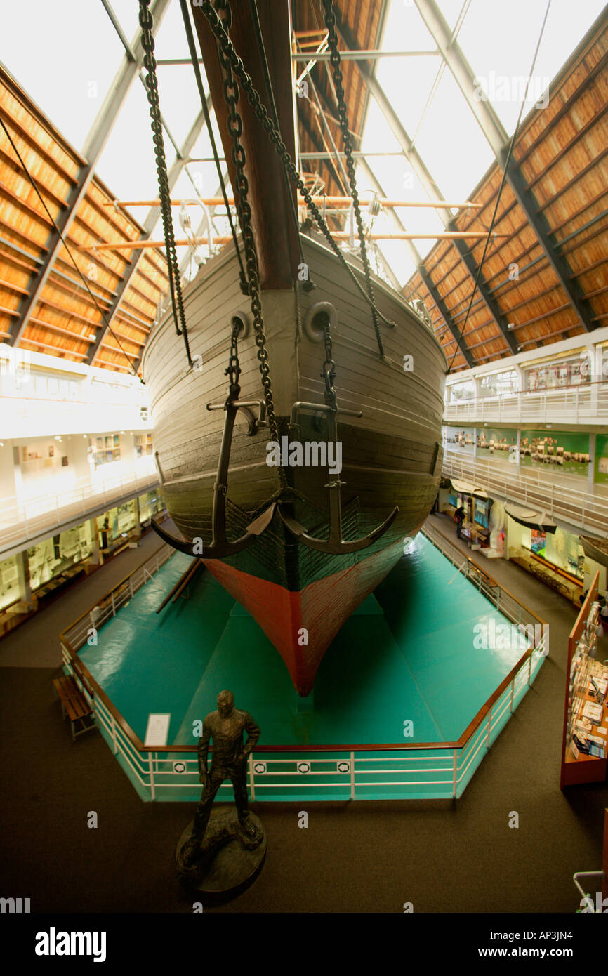 Polar exploration ship hi-res stock photography and images - Alamy