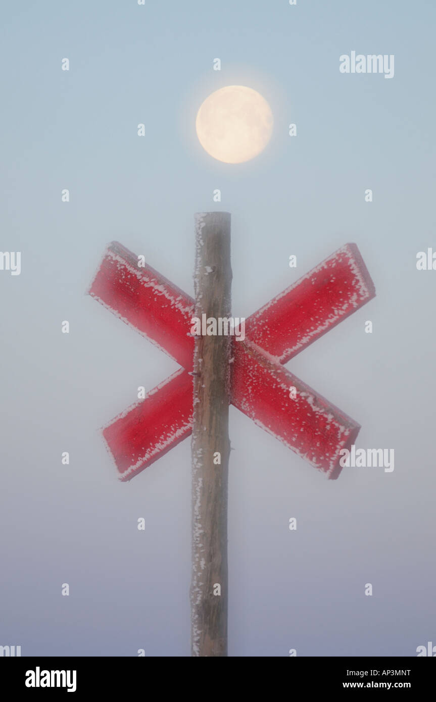 Frosty sign for Swedish winter trails Stock Photo - Alamy