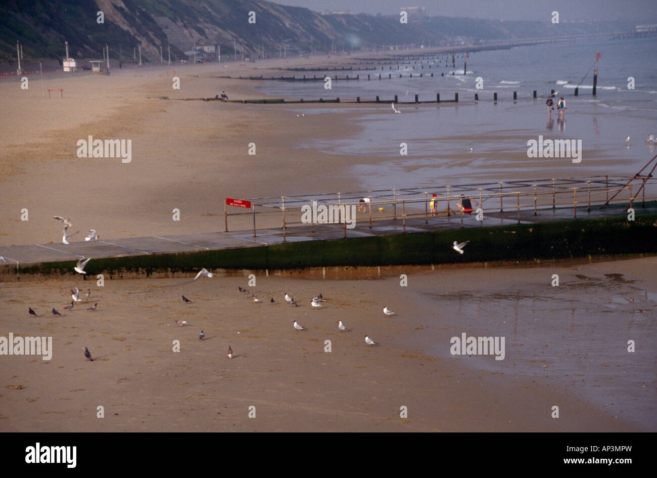 Bournemouth Dorset Groynes On Beach Stock Photo - Alamy