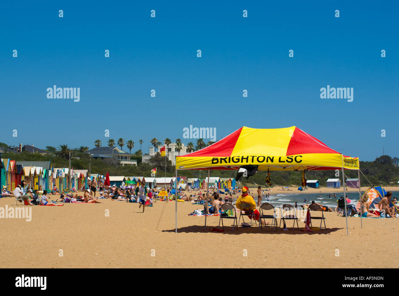 Brighton beach boxes hi-res stock photography and images - Alamy