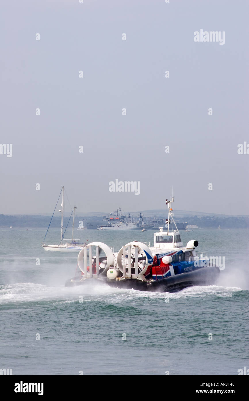 portsmouth to isle of wight link hovercraft Stock Photo - Alamy