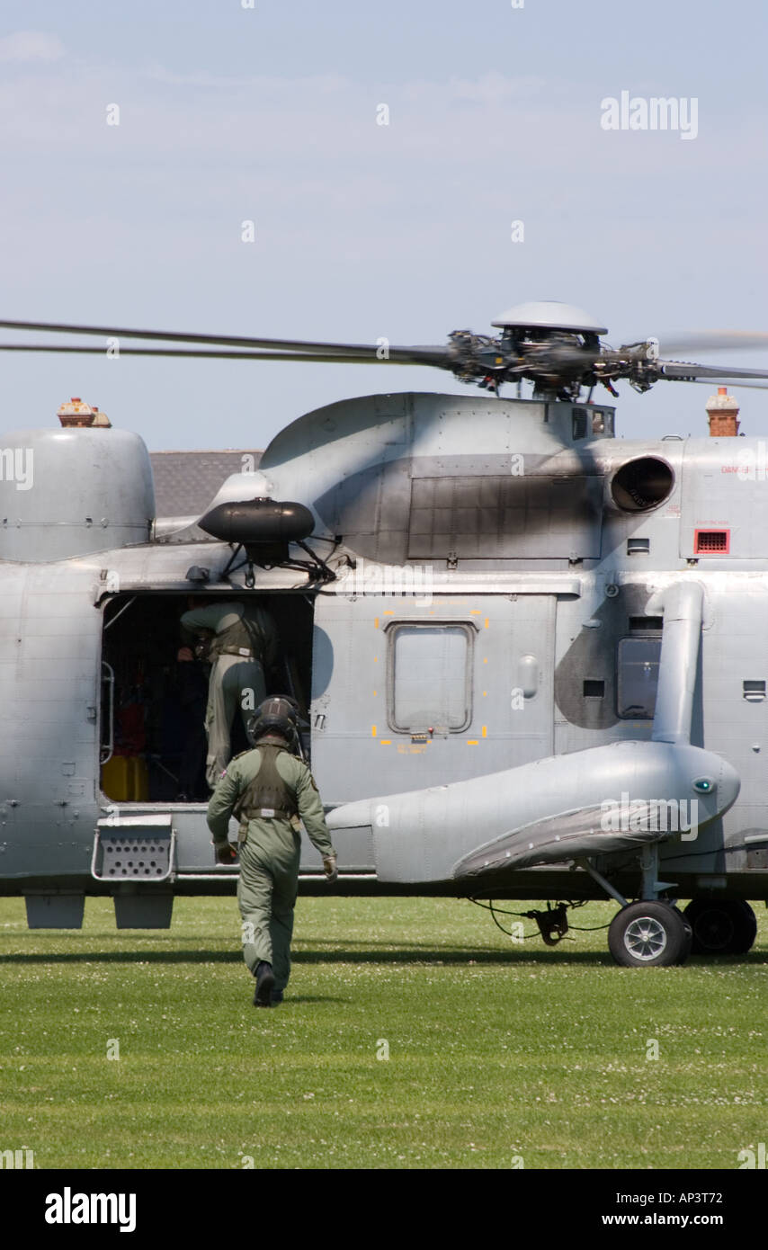 Crew member of sea king helicopter returns to aircraft Stock Photo - Alamy