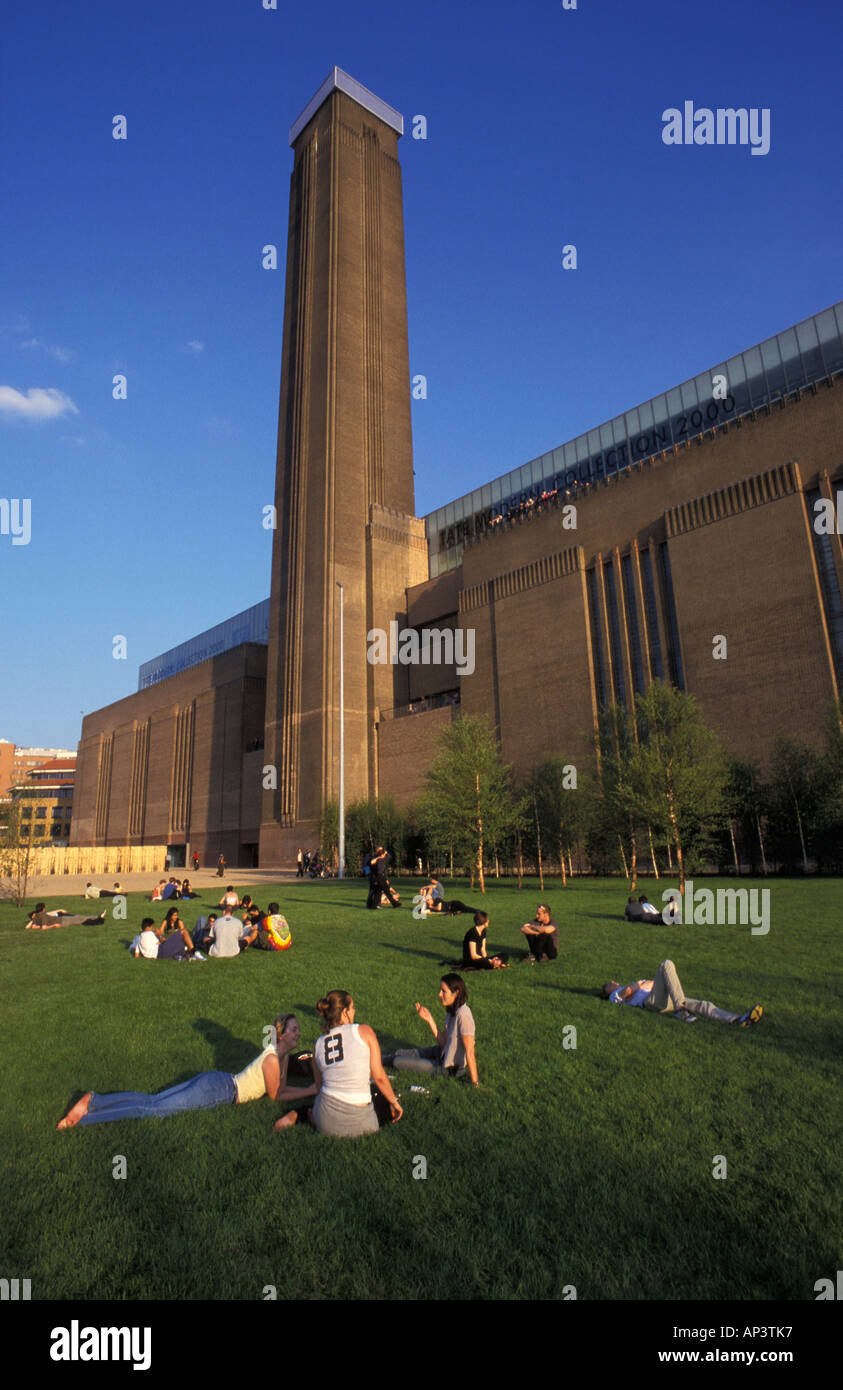 Tate modern lawn hi-res stock photography and images - Alamy