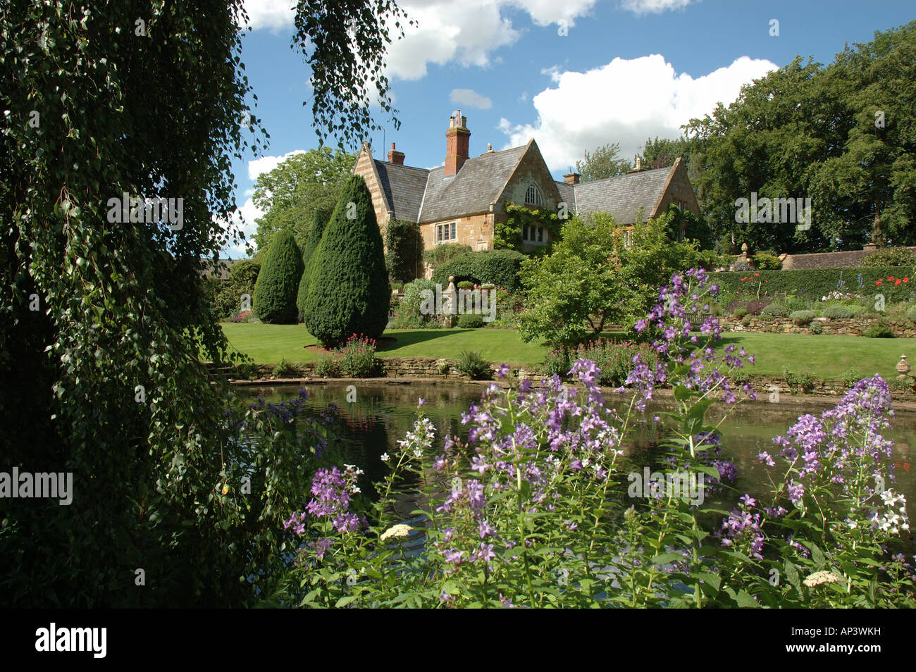 English manor house hi-res stock photography and images - Alamy