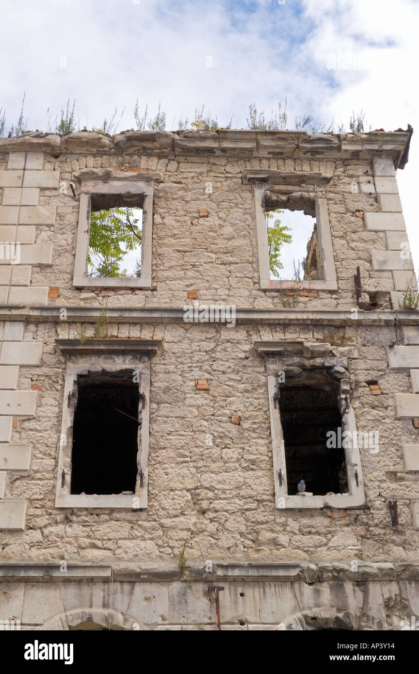 Bombed building war hi-res stock photography and images - Alamy