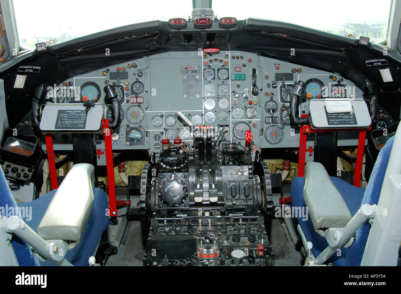 Cockpit and controls of old BOAC passanger airliner Stock Photo - Alamy