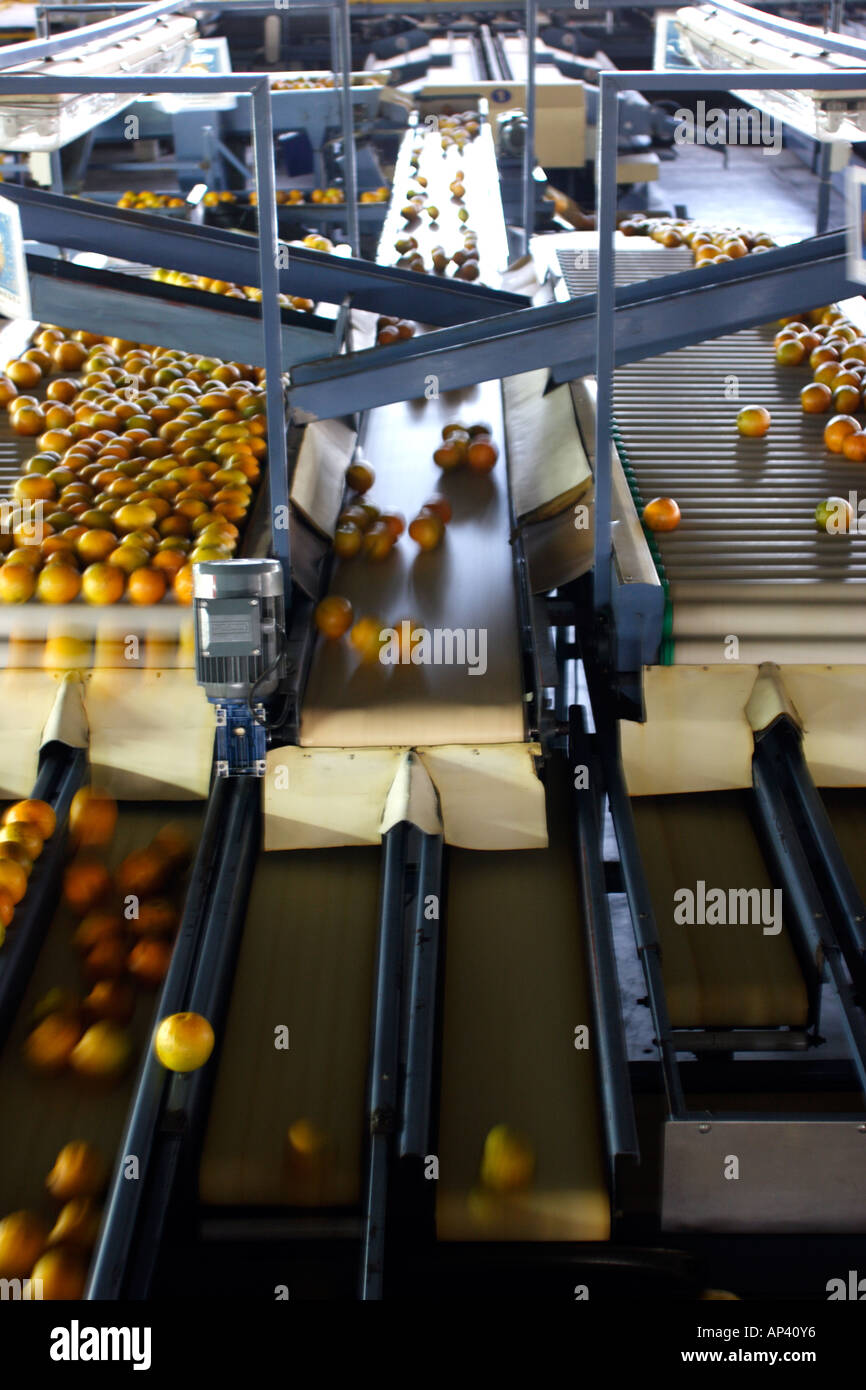 Processing maze hi-res stock photography and images - Alamy