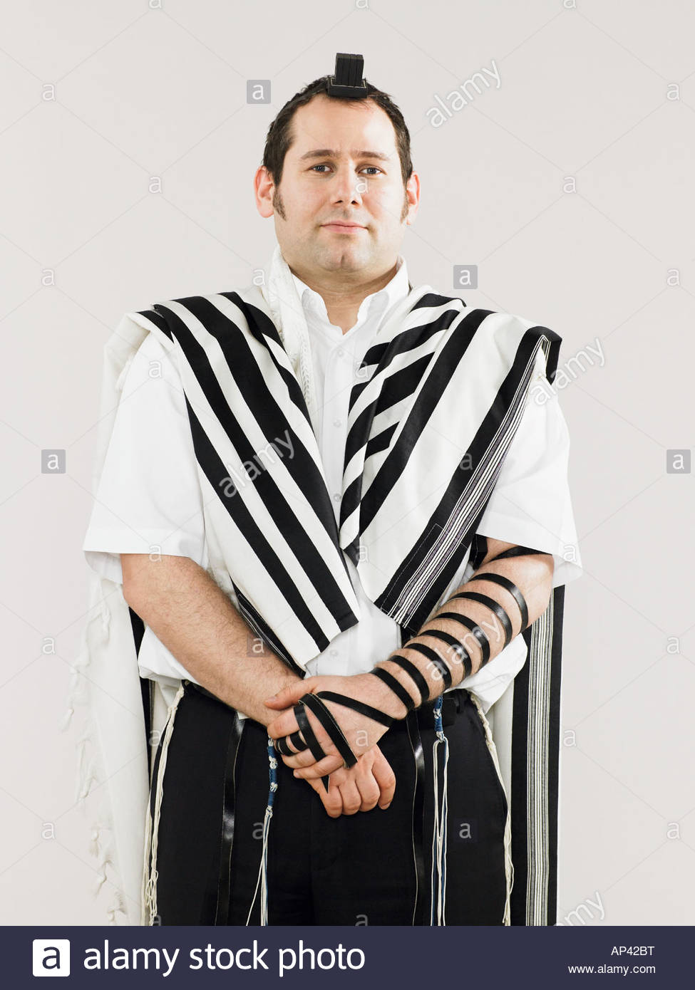 Jewish Man Wearing Tallit Tefillin Stock Photos & Jewish Man Wearing ...
